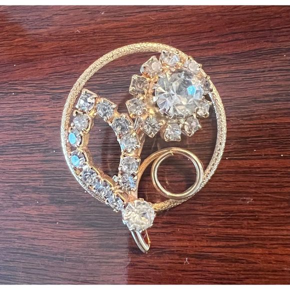 Jewelry | Vintage Gold Tone Brooch Flower With Leaf Pin | Poshmark